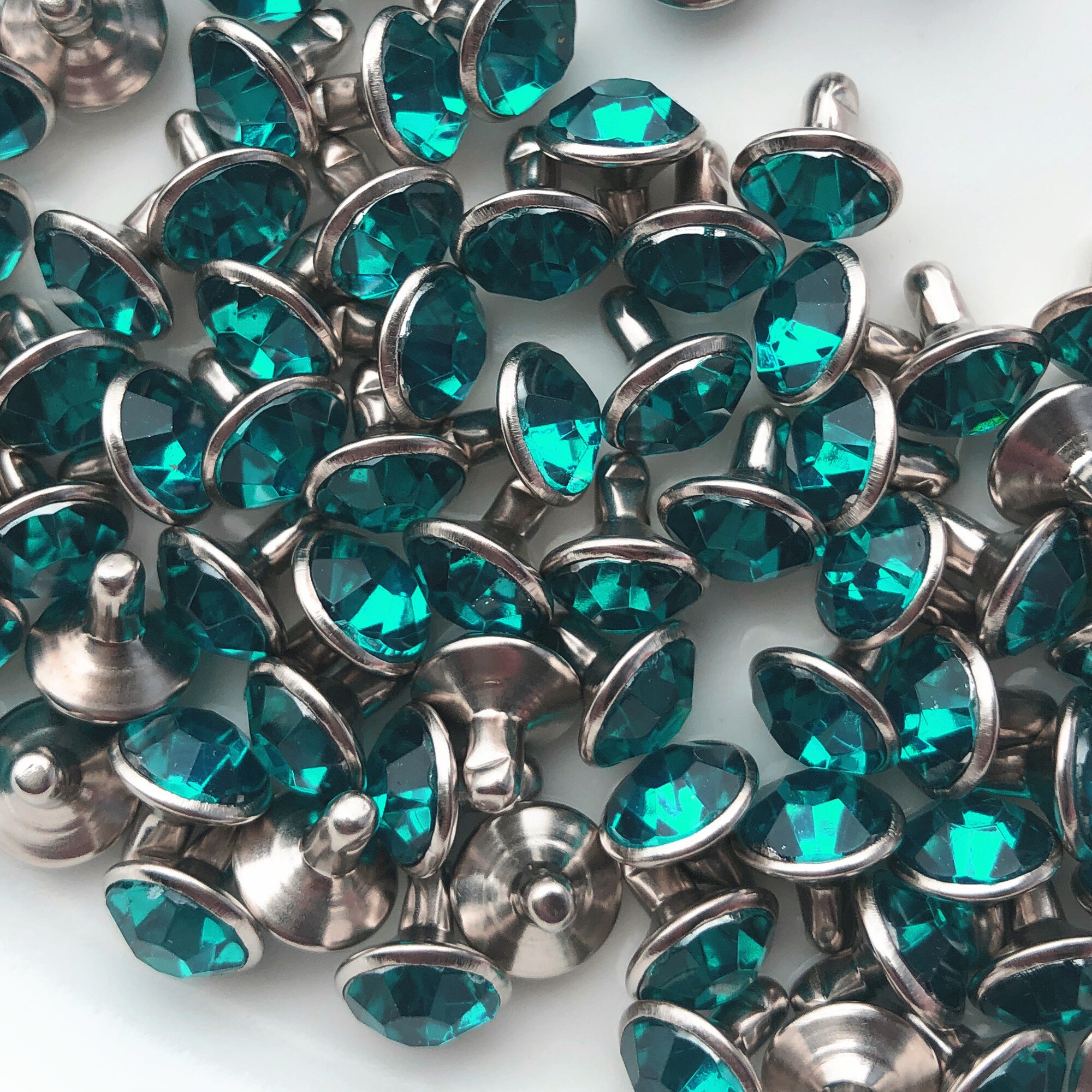 100 set 8mm indikolitblå akryl kristall strass nit... – Vicedeal