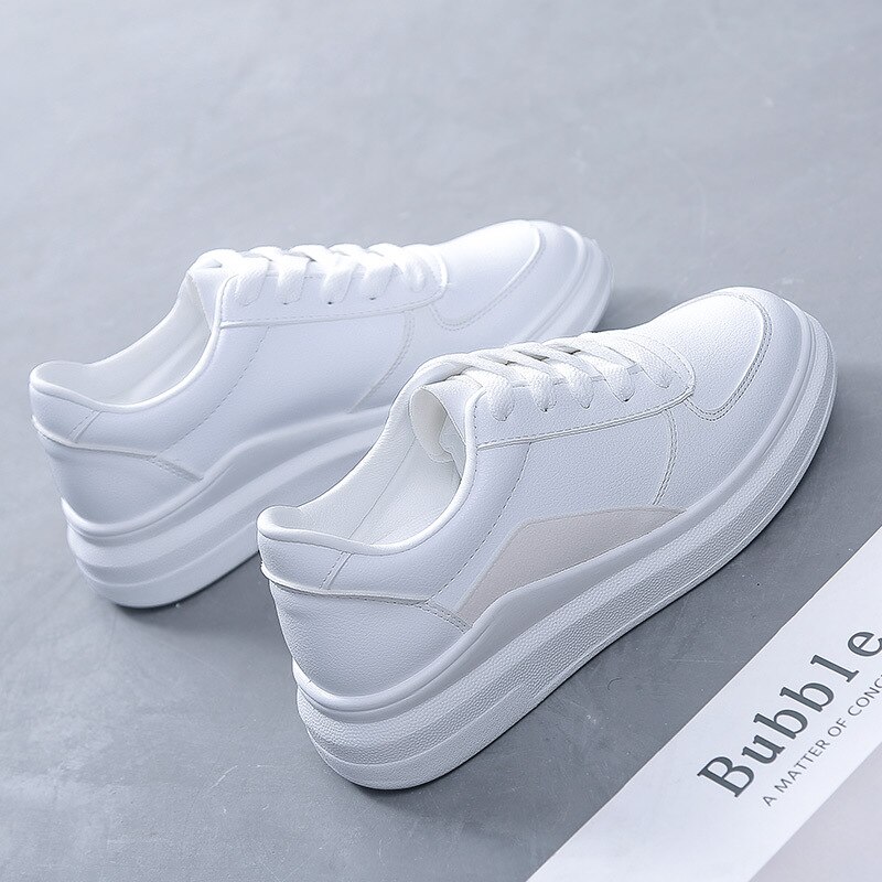 Pequeño blanco zapatos nuevos zapatos en primavera... – Vicedeal