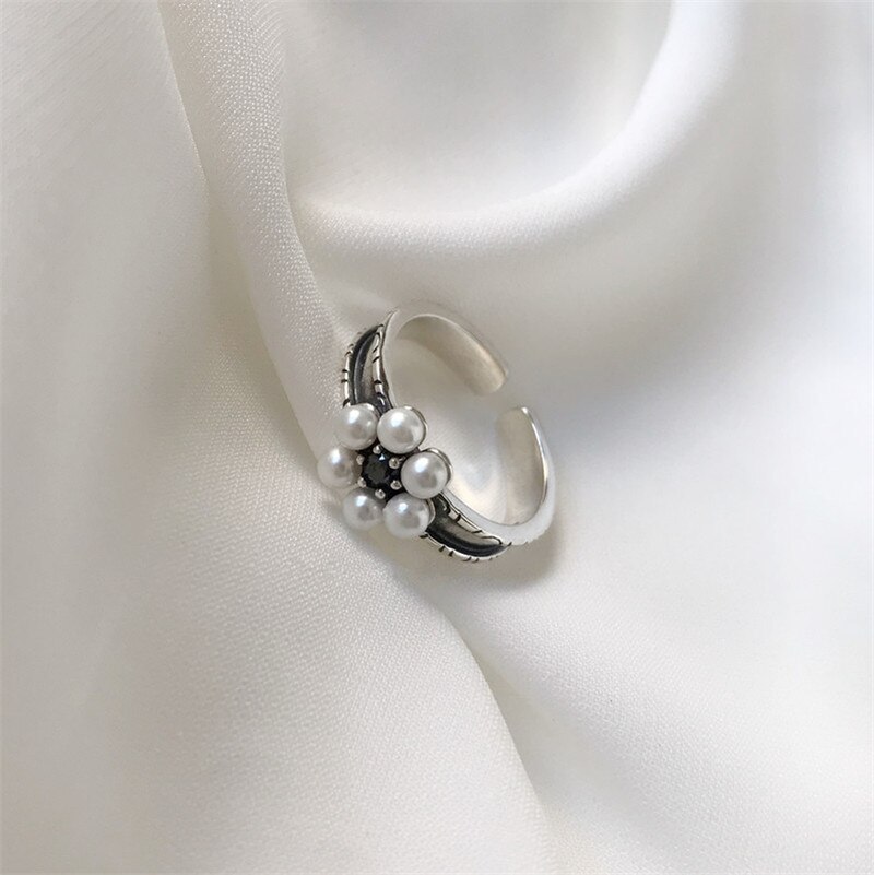 AOMU Simple Sweet Retro Baroque Ring French Black ... – Grandado