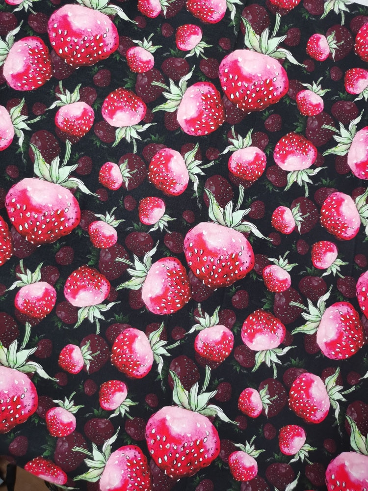 Red Strawberry Printed Vivid Fruit Cotton Fabric S... – Grandado