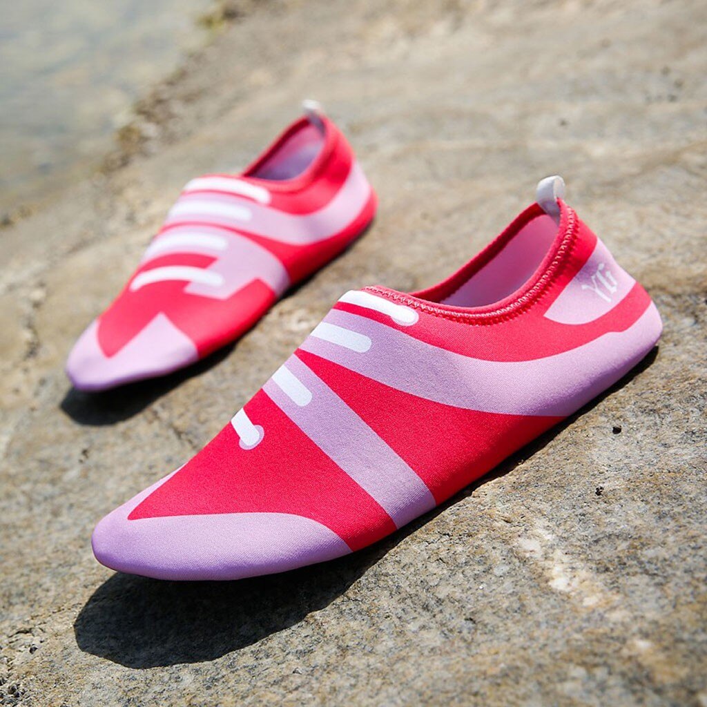 Perimedes Couple Barefoot Swimming Diving Play Wat... – Grandado
