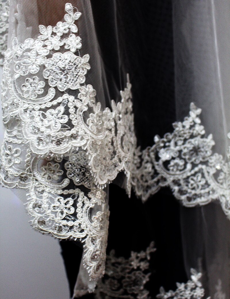 Två lager paljetter spets kant kort bröllop slöja ... – Grandado