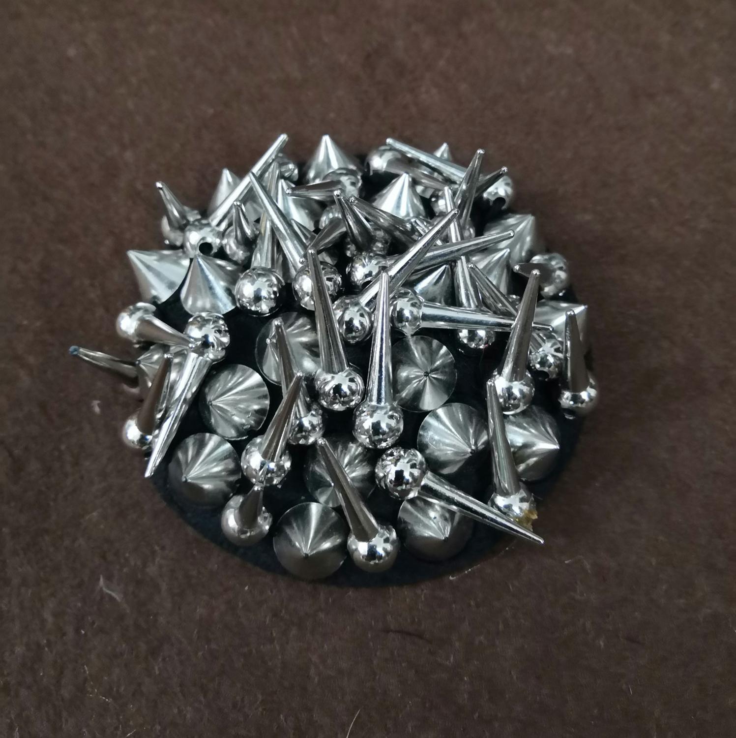 Sælges stykkevis, abs spike cirkel applikation sku... – Grandado