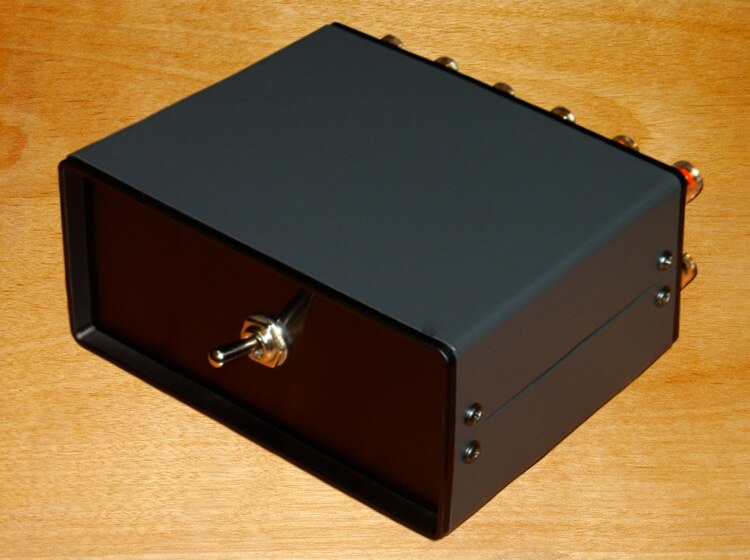 Amplifier/Speaker 1 to 2 / 2 to 1 1 Input 2 Output... – Vicedeal