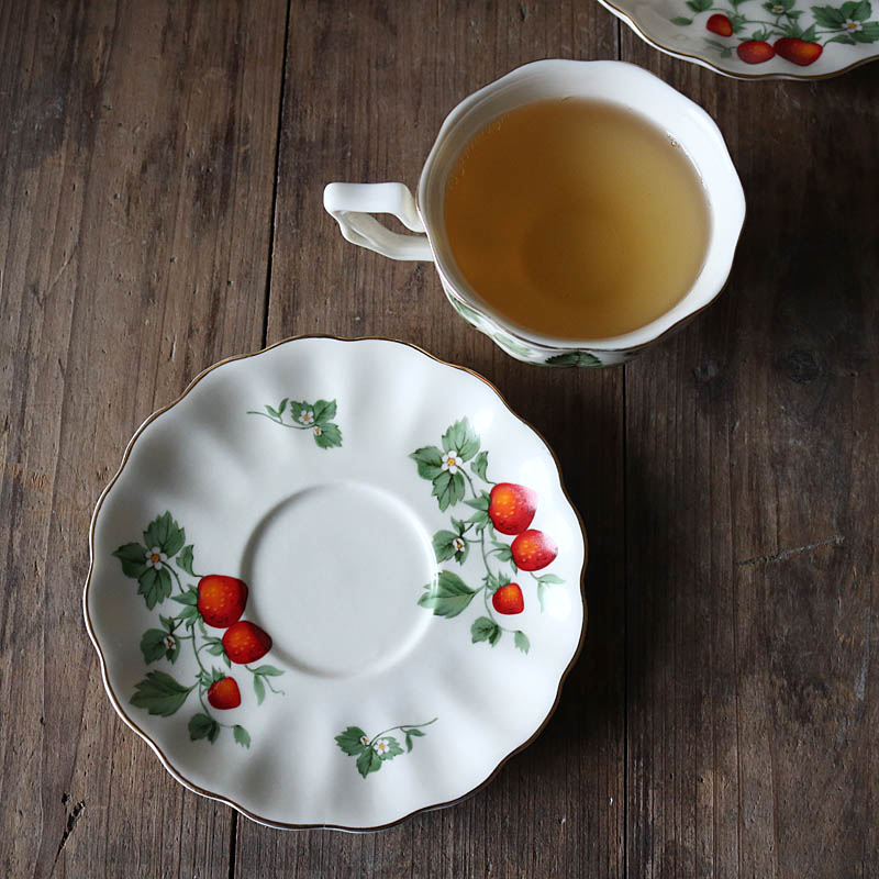 Gold Edge Ceramic tea cup set Strawberry Coffee Cu... – Grandado