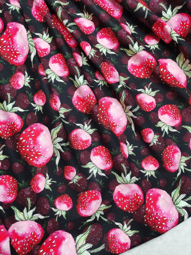 Red Strawberry Printed Vivid Fruit Cotton Fabric S... – Grandado