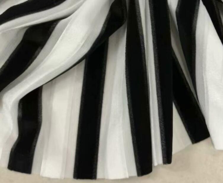 Kvalificerat sammetstyg 2- tons randig klänning by... – Grandado