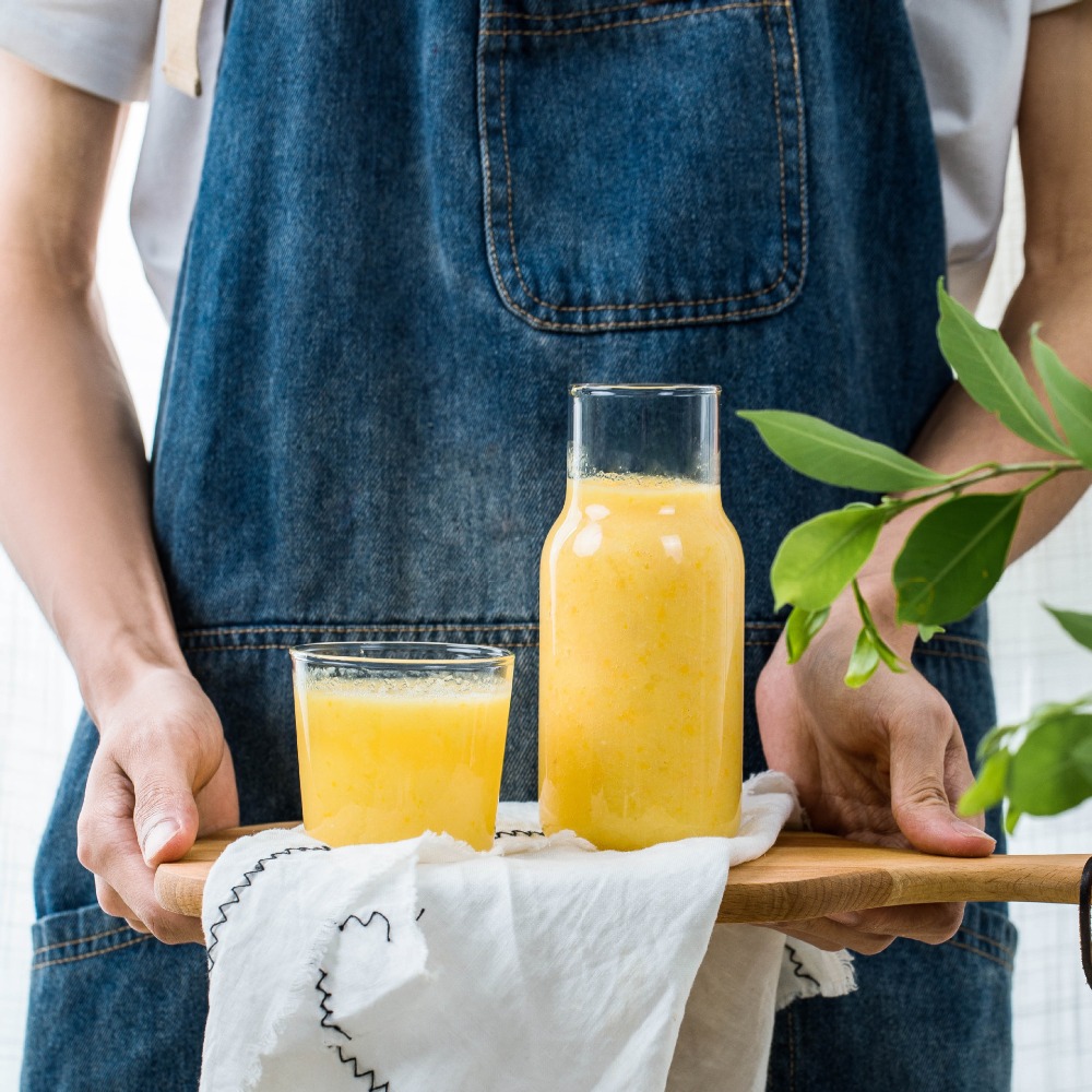 Glasflaska med kopp en person vattenflaska kaffe t... – Grandado