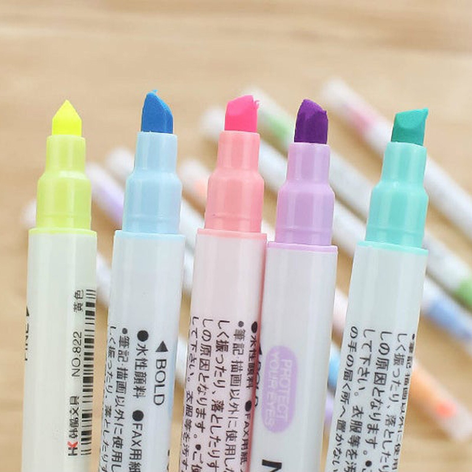 Disponibile 12 pennarelli colorati per evidenziato... – Grandado