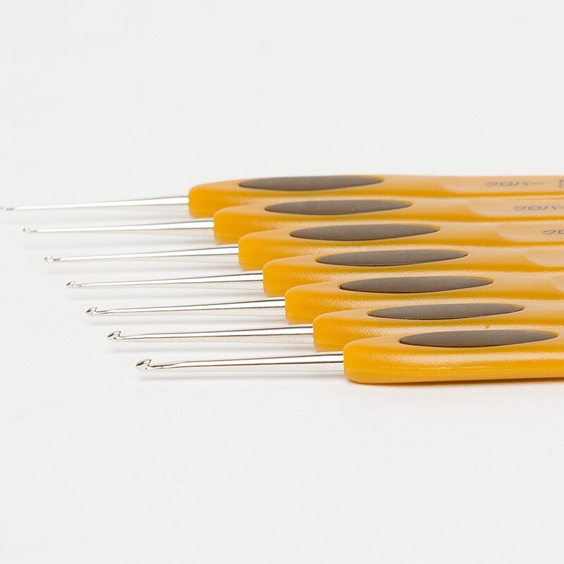 Japan CLOVER Soft Touch Crochet Hook Resin handle ... – Grandado