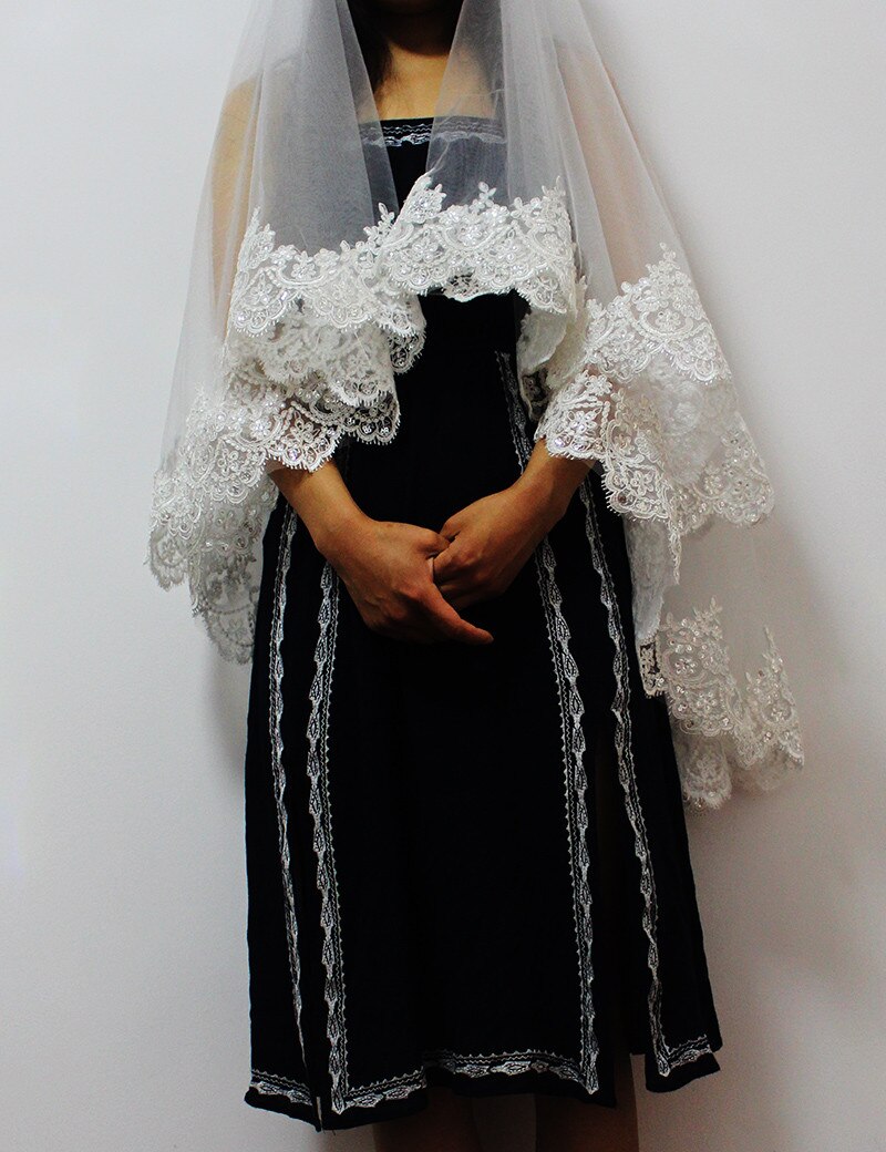 Två lager paljetter spets kant kort bröllop slöja ... – Grandado