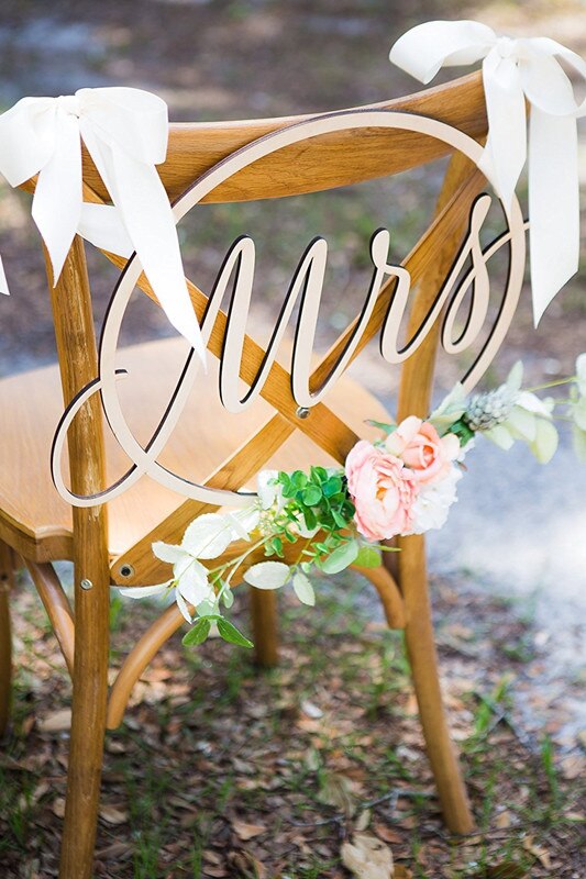 Wedding Chair Signs Hoop Style for Mt & Mrs We... – Grandado