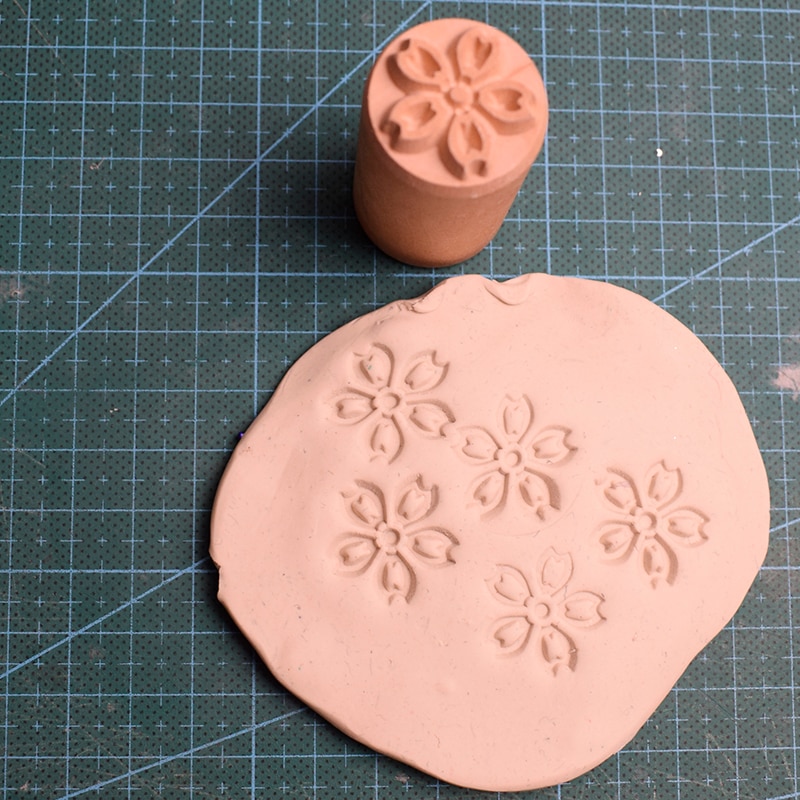 2.5cm round cherry blossoms pattern texture emboss... – Grandado