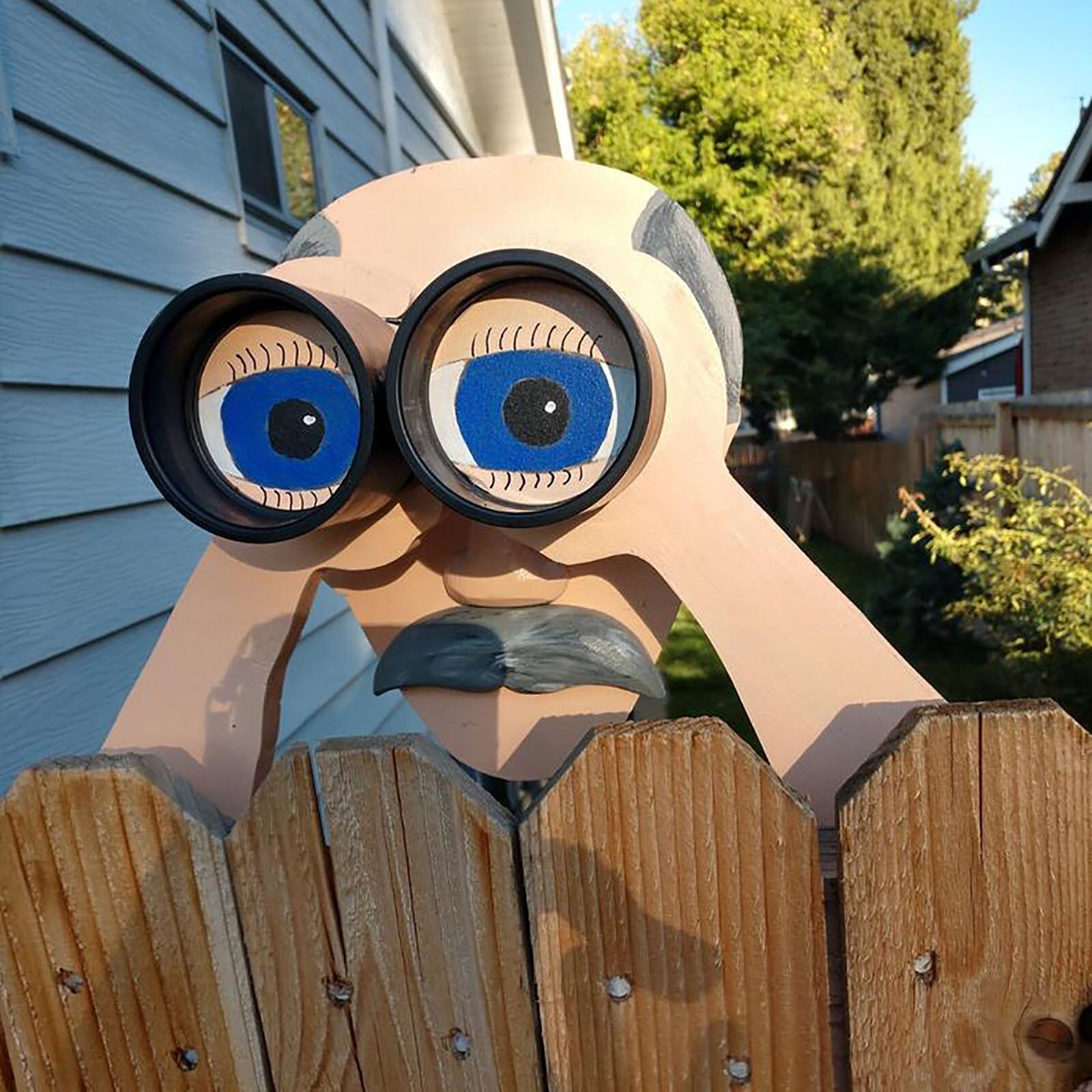 Funny Fence Decoration Nosy Old Man And Lady Lifel... – Grandado