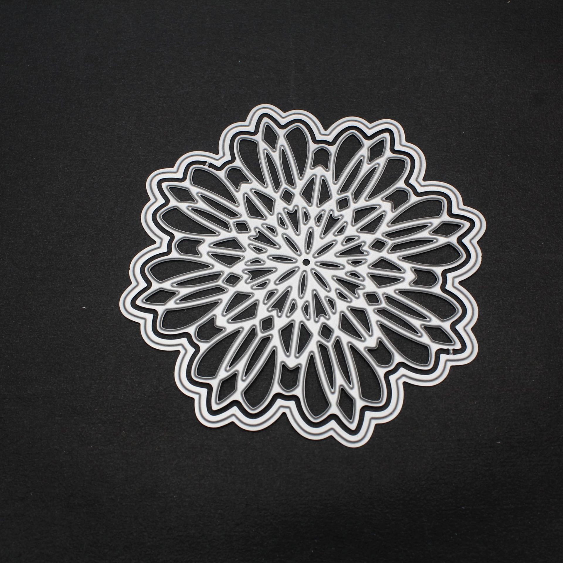 Reunion Lace Flower Doily Metal Cutting Die Stenci... – Grandado