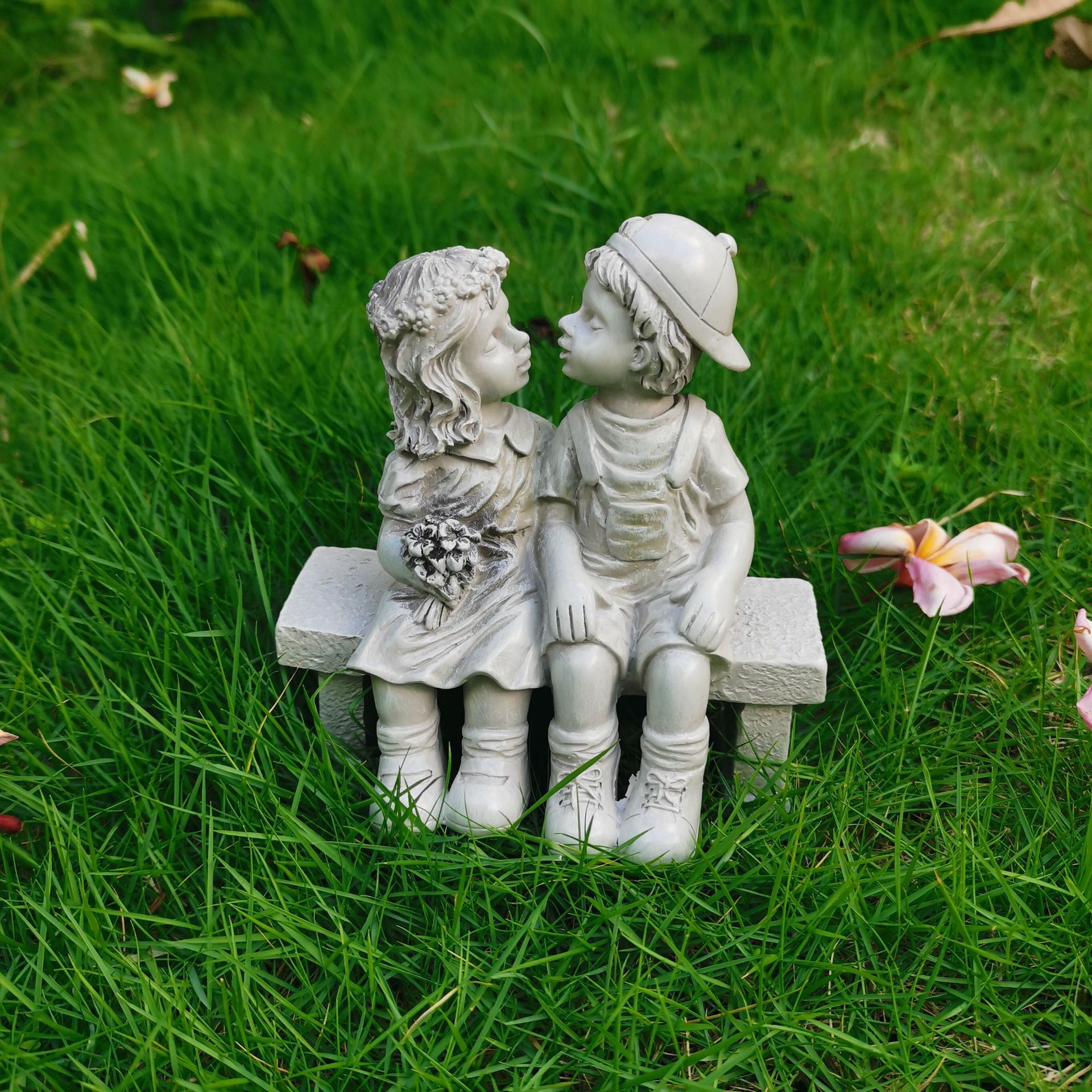 Exquisite Boy and Girl Kissing Statue Resin Crafts... – Vicedeal