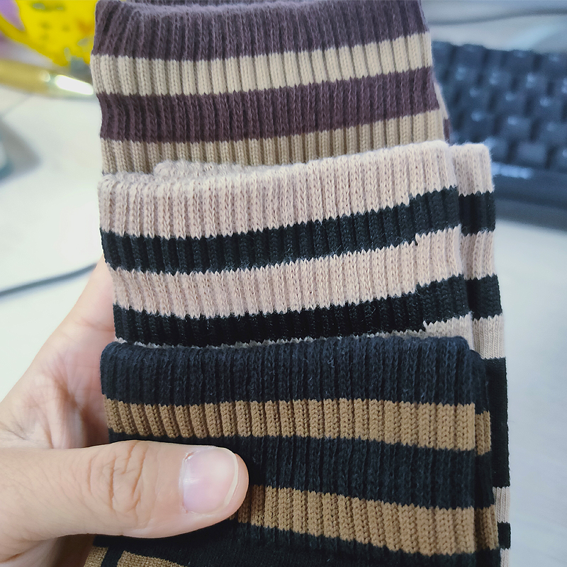 Three pairs of socks in different colors – Vicedeal