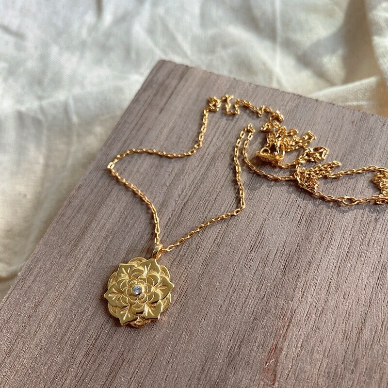 Silvology 925 Sterling Silver Lotus Flower Pendant... – Grandado