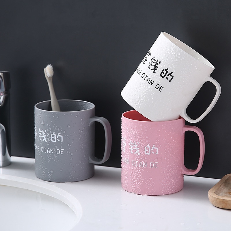 A family of three couples wash gargle cup contract... – Grandado