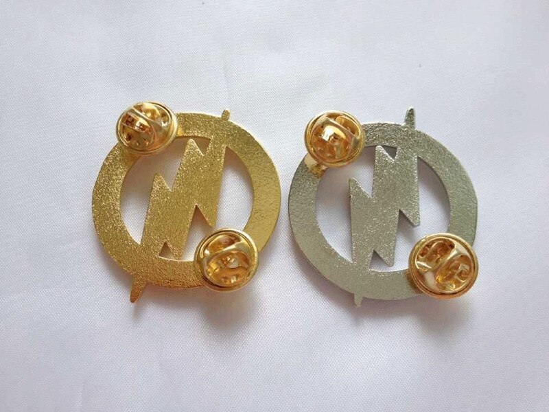 US The Flash Metal Badges Personality Badge Pin Go... – Grandado