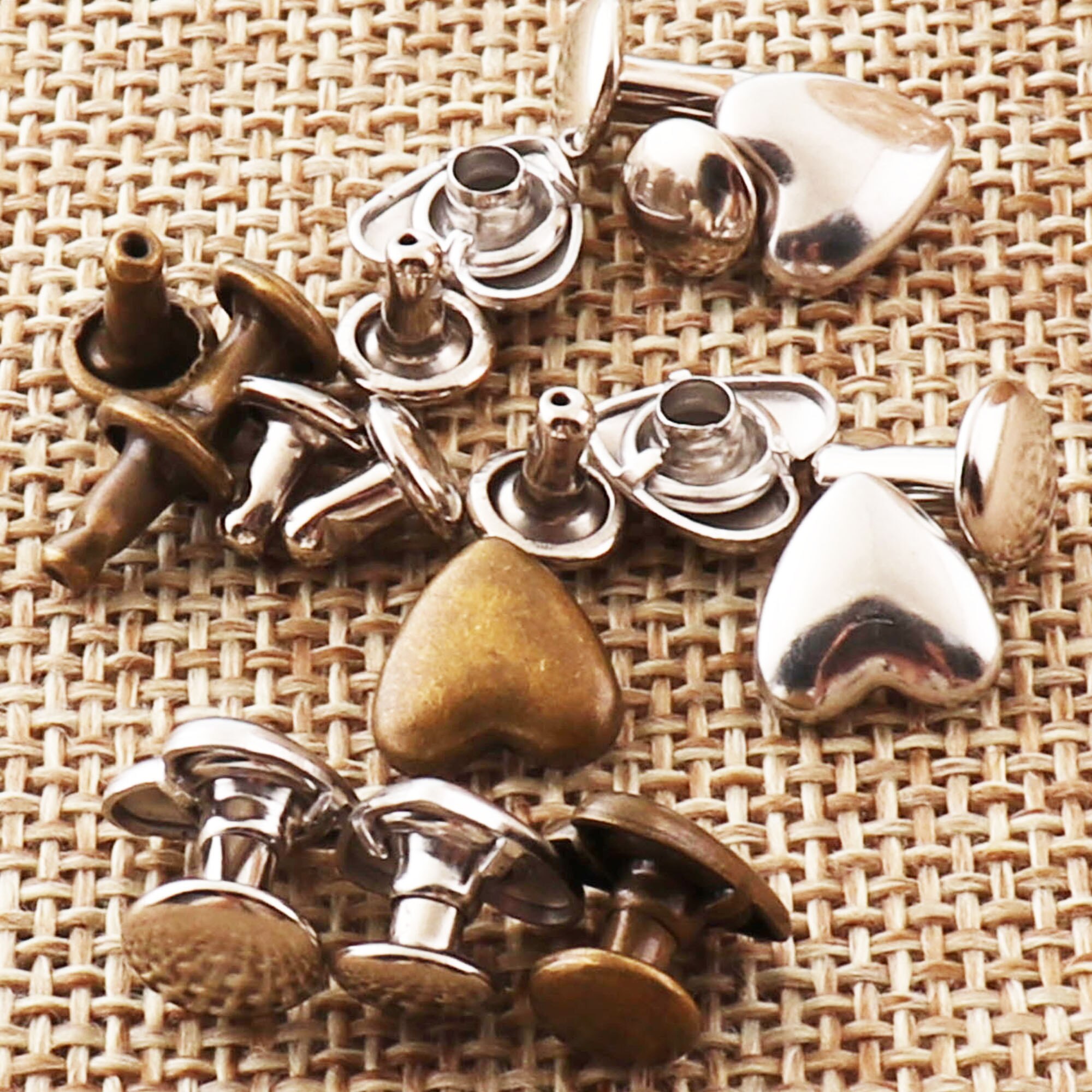 100 stk hjerte antik bronze/sølv dobbelthætte nitt... – Grandado