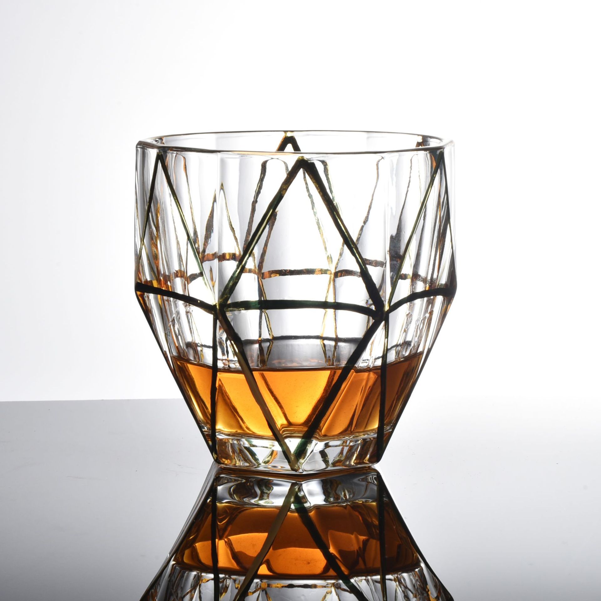 gold depiction European crystal glass whisky glass... – Grandado