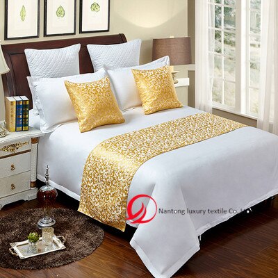Golden decorative bed runner – Vicedeal