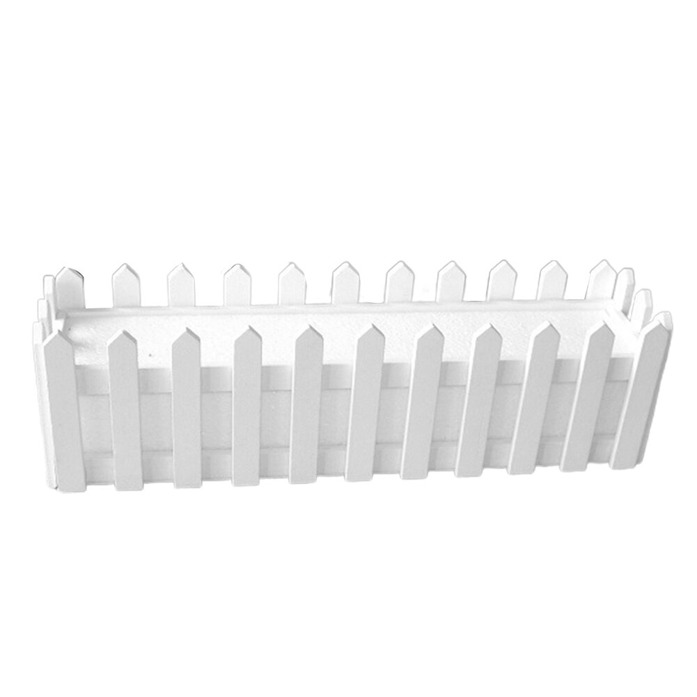 Puinen aita kukkaruukku roikkuu puutarhakori istut... – Grandado