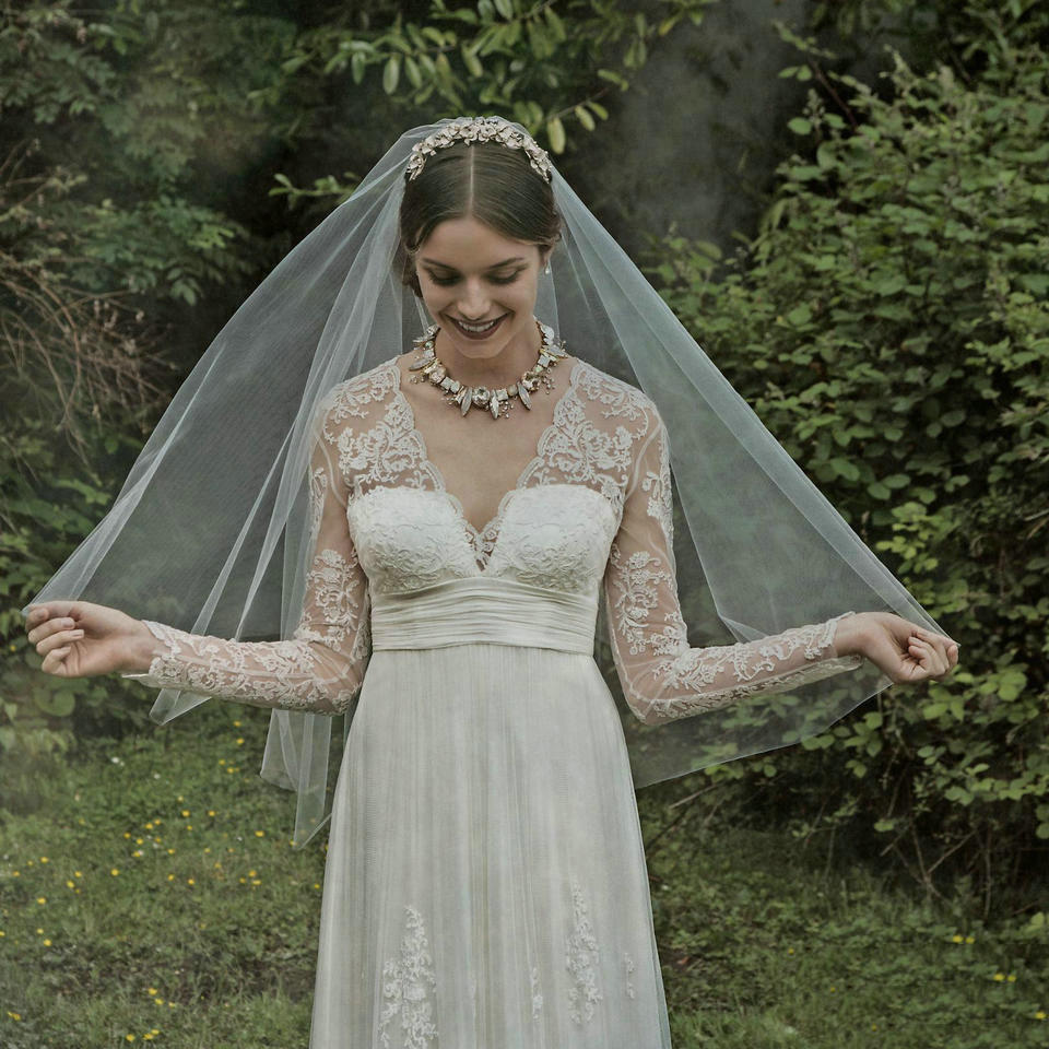 Top Cut Edge Two Tier White Tulle Bridal Veil 75cm... – Grandado