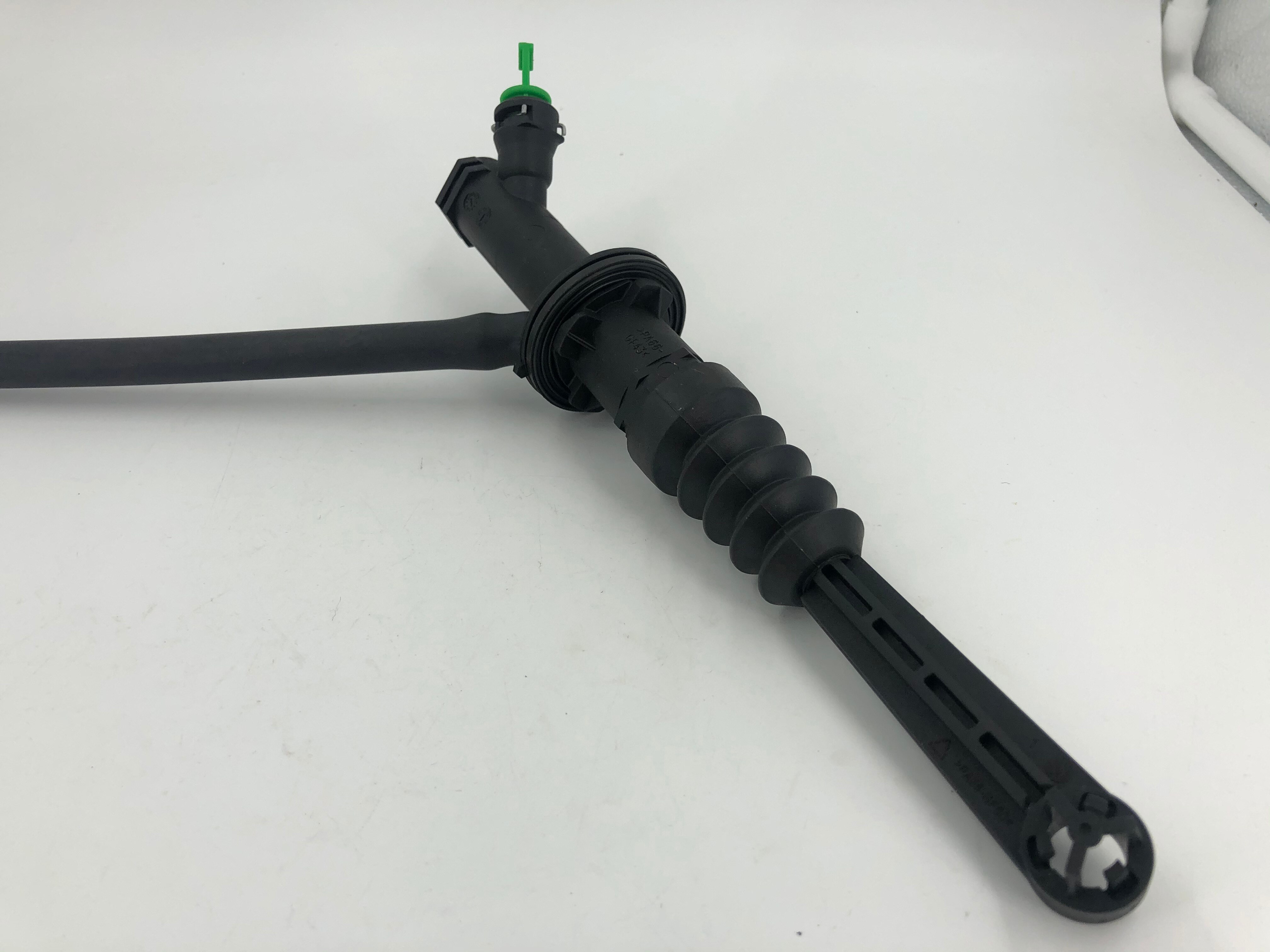 Clutch master cylinder 306104379R 306104585R for R... – Vicedeal