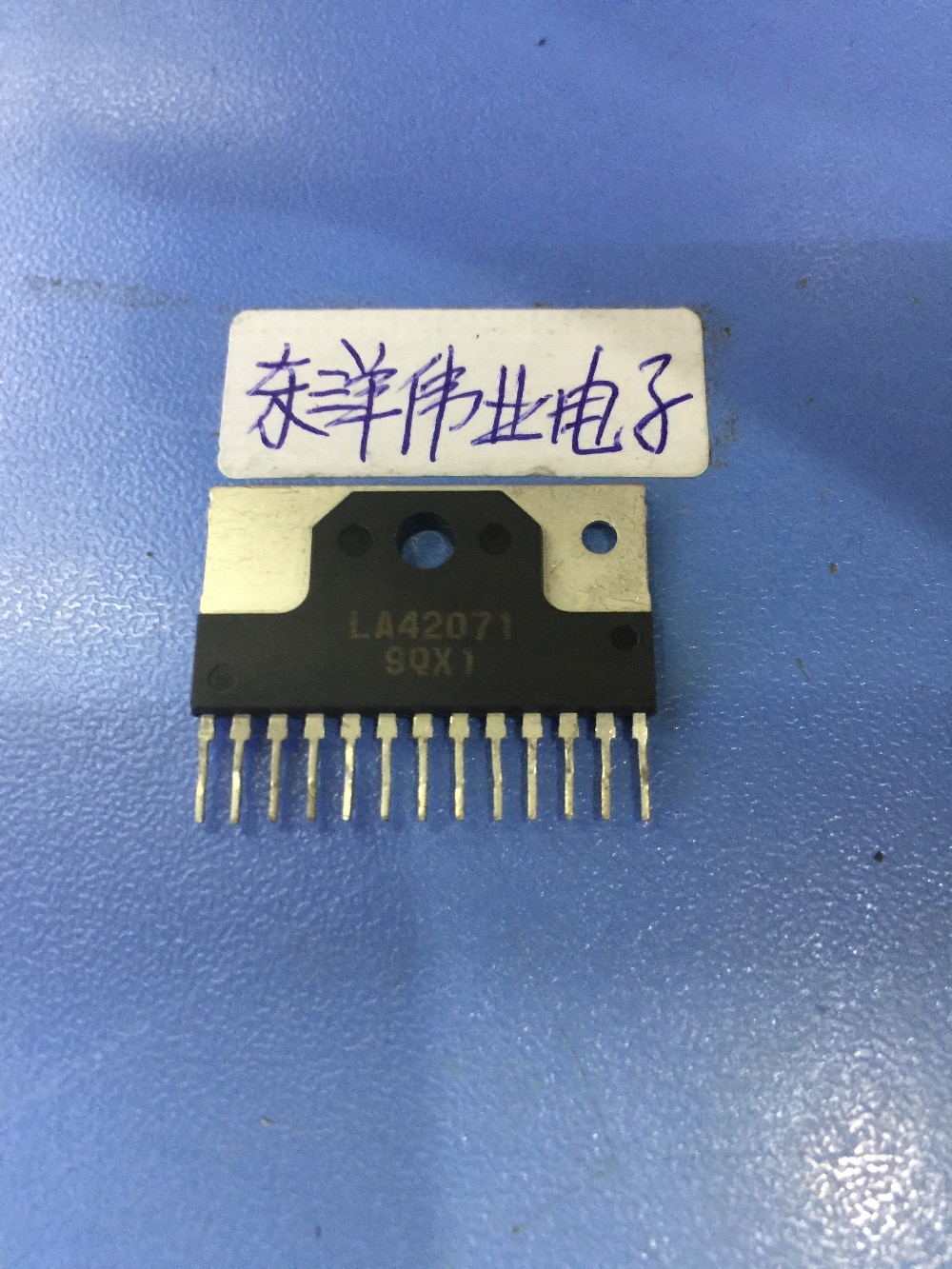 LA42071 ZIP – Vicedeal