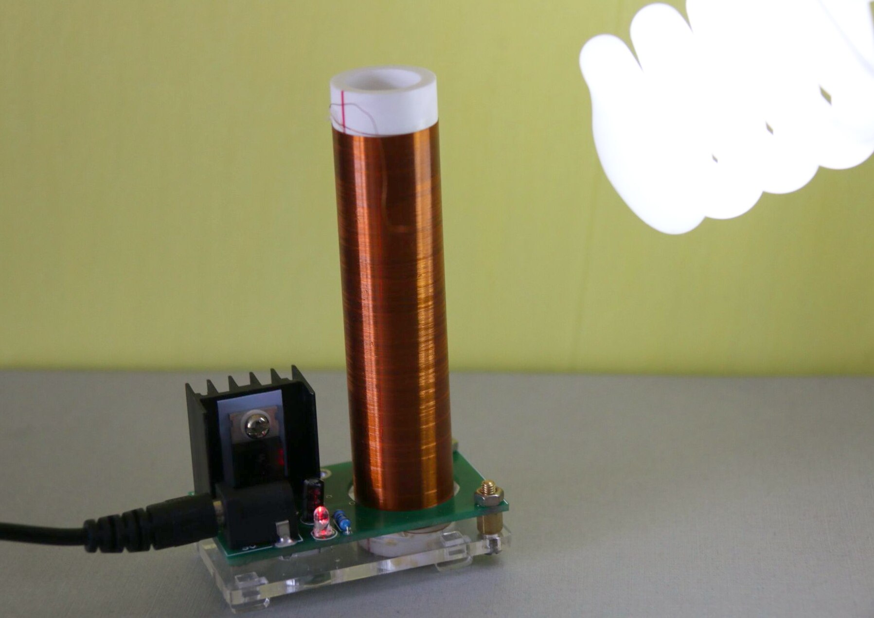 Finished tesla coil lighting magic prop – Grandado