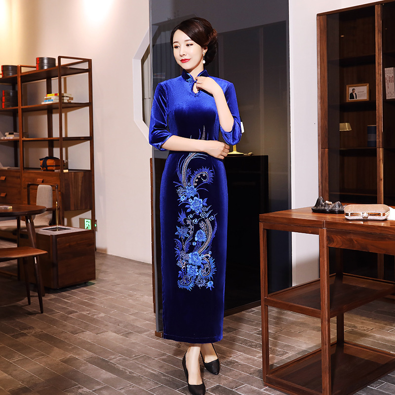 Sheng Coco Embroidered Peacock Velvet Cheongsam Qi... – Vicedeal