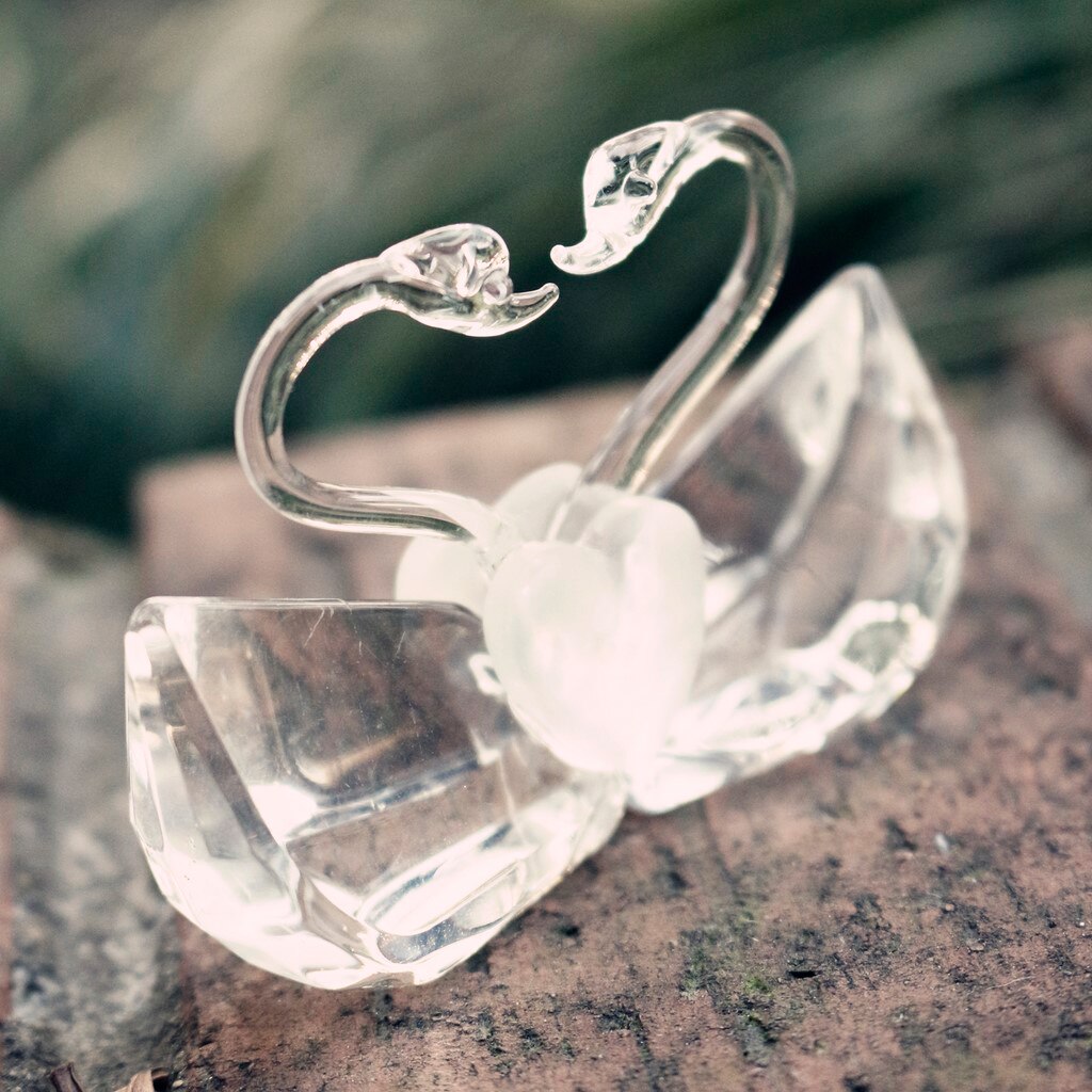 Artificial Crystal Kissing Couple Swan Table Cente... – Grandado