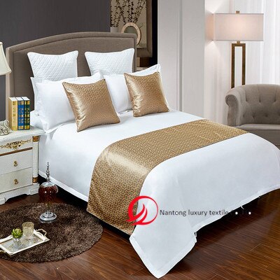 Golden decorative bed runner – Vicedeal