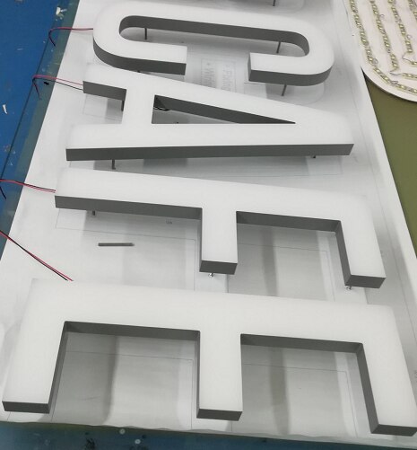 Advertising large 3D front lit illuminated signage... – Vicedeal