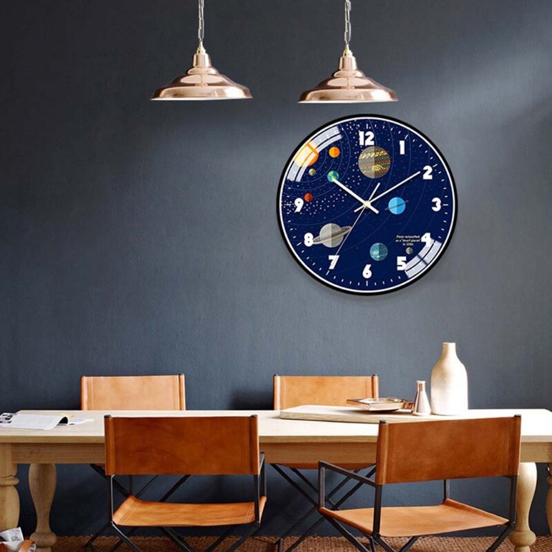 Mute Wall Clock Modern Style Space Astronaut Patte Grandado